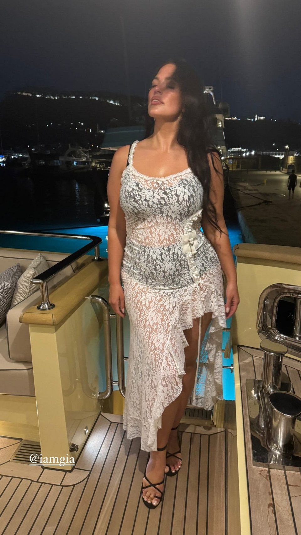 Άσλεϊ Γκράχαμ: Το καλοκαίρι του plus size μοντέλου στη Κεφαλονιά [εικόνες] - iefimerida.gr